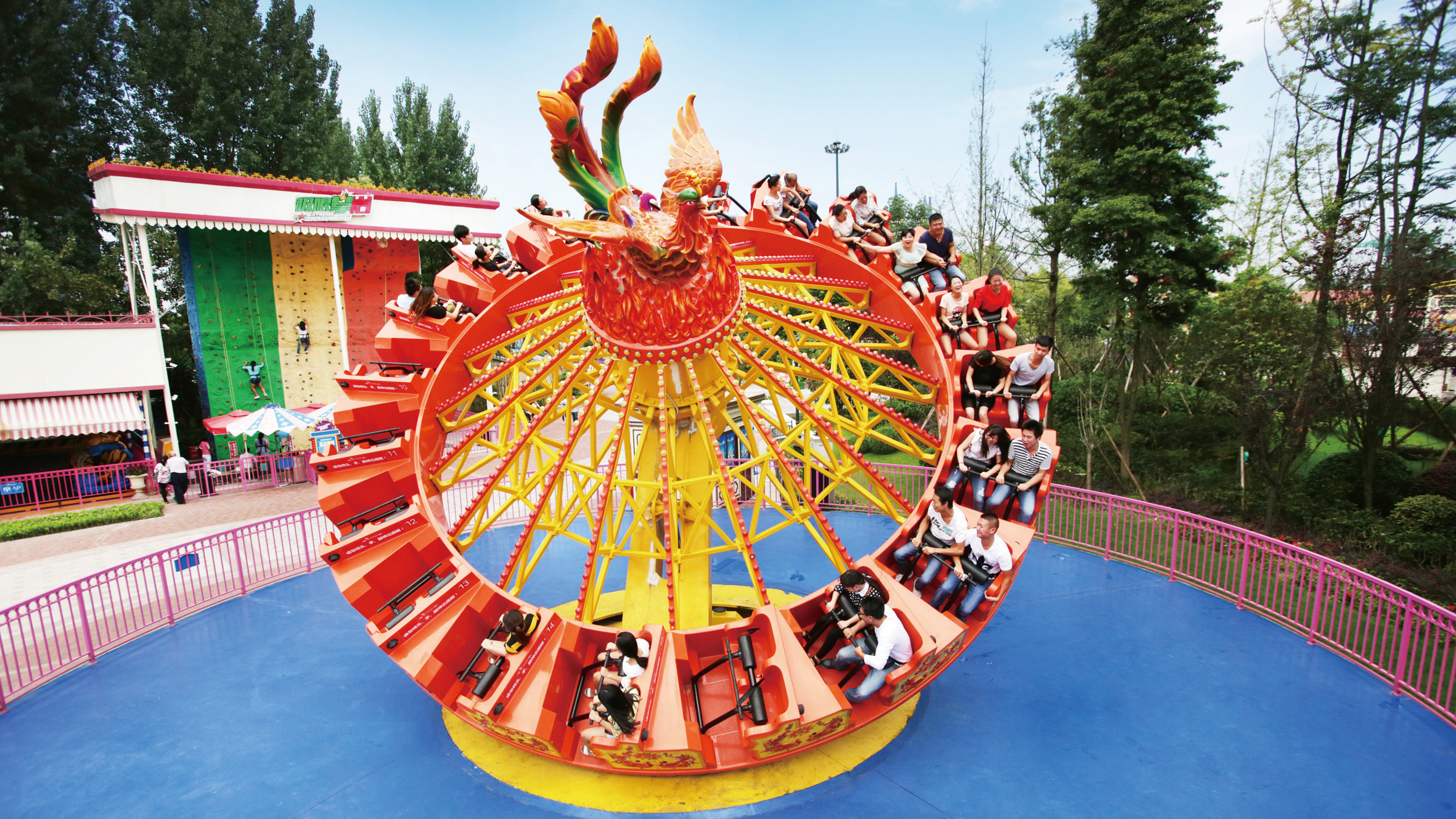 Flying Wheel: A popular new attraction that combines the past and the ...