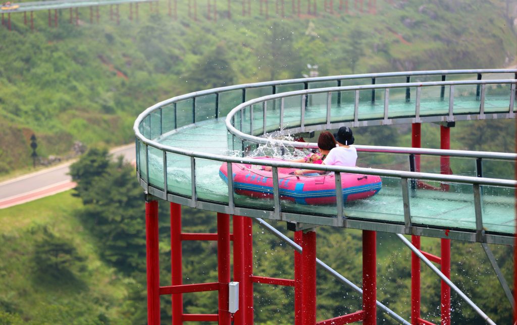 Glass Water Slides: A New Trend in Fun and Safety - Qiangli Park Rides