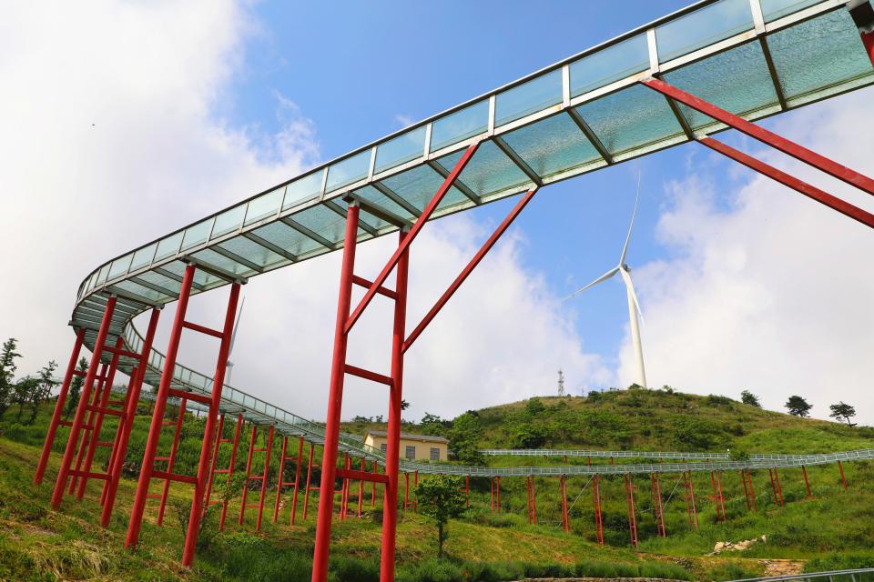 Glass Water Slide - A Must-Try Thrilling Descent for Visitors - Qiangli ...