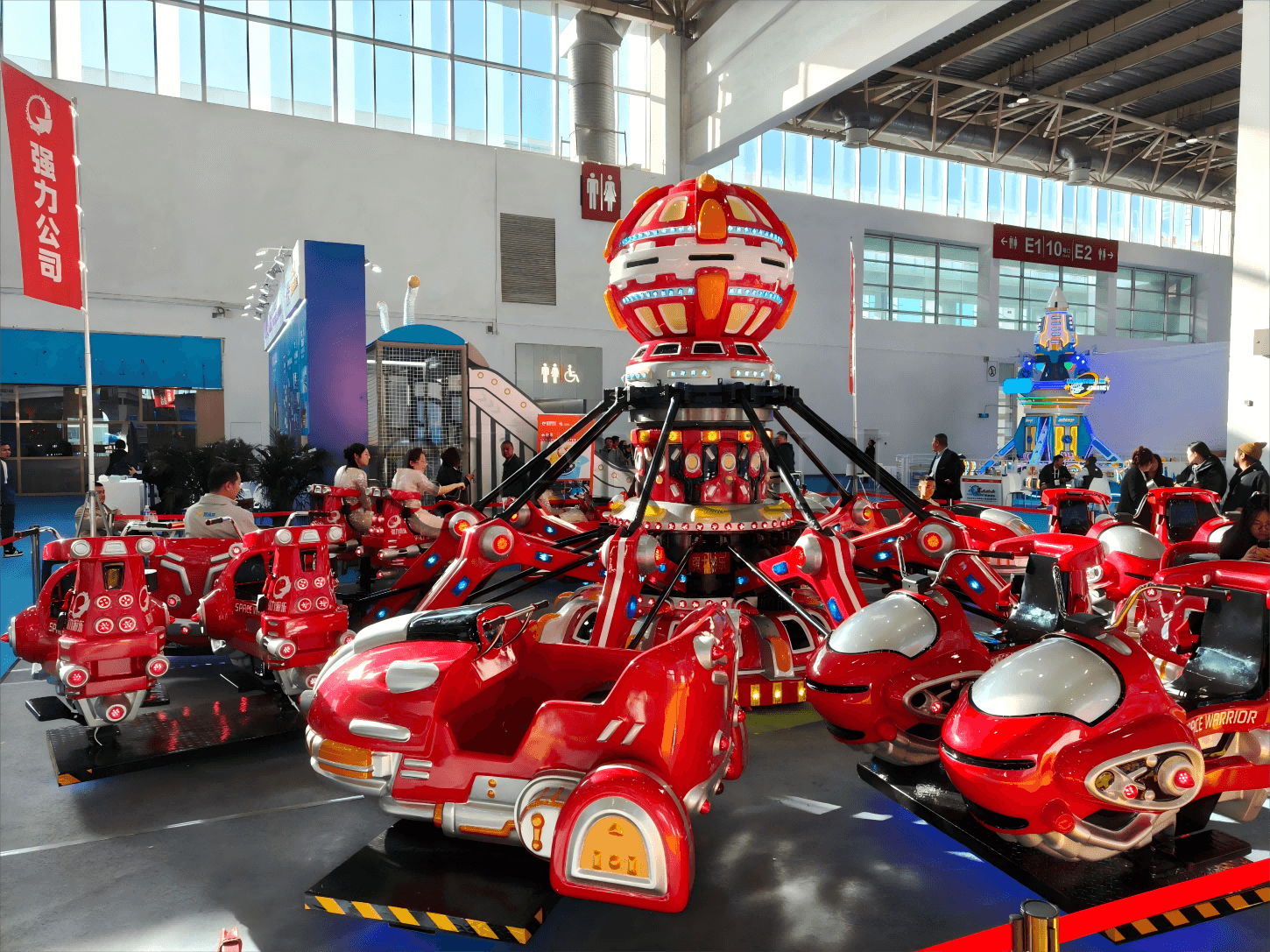 The new top attraction in the amusement park! “Space Warrior” has ...